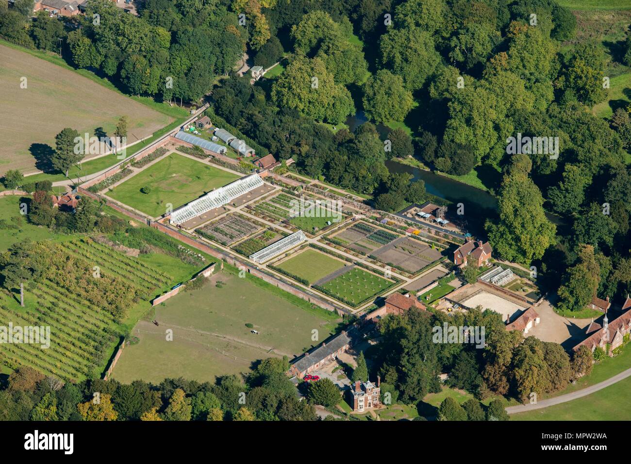 English Country Kitchen Garden High Resolution Stock Photography and ...