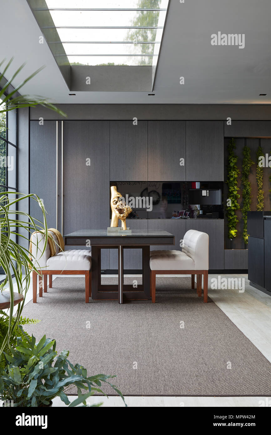 Eco city hi-res stock photography and images - Alamy