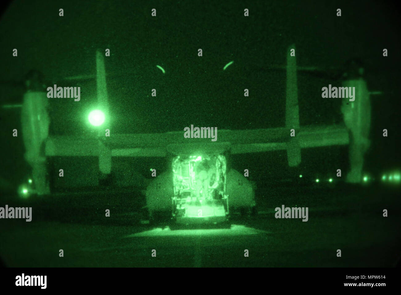 Night aerial refueling hi-res stock photography and images - Alamy