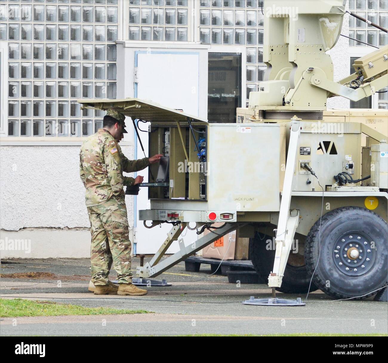 U.S. Soldiers from the 10th Mountain Division's 10th Combat Aviation ...