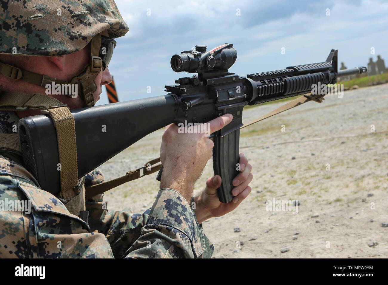 Table 5 shoot hi-res stock photography and images - Alamy