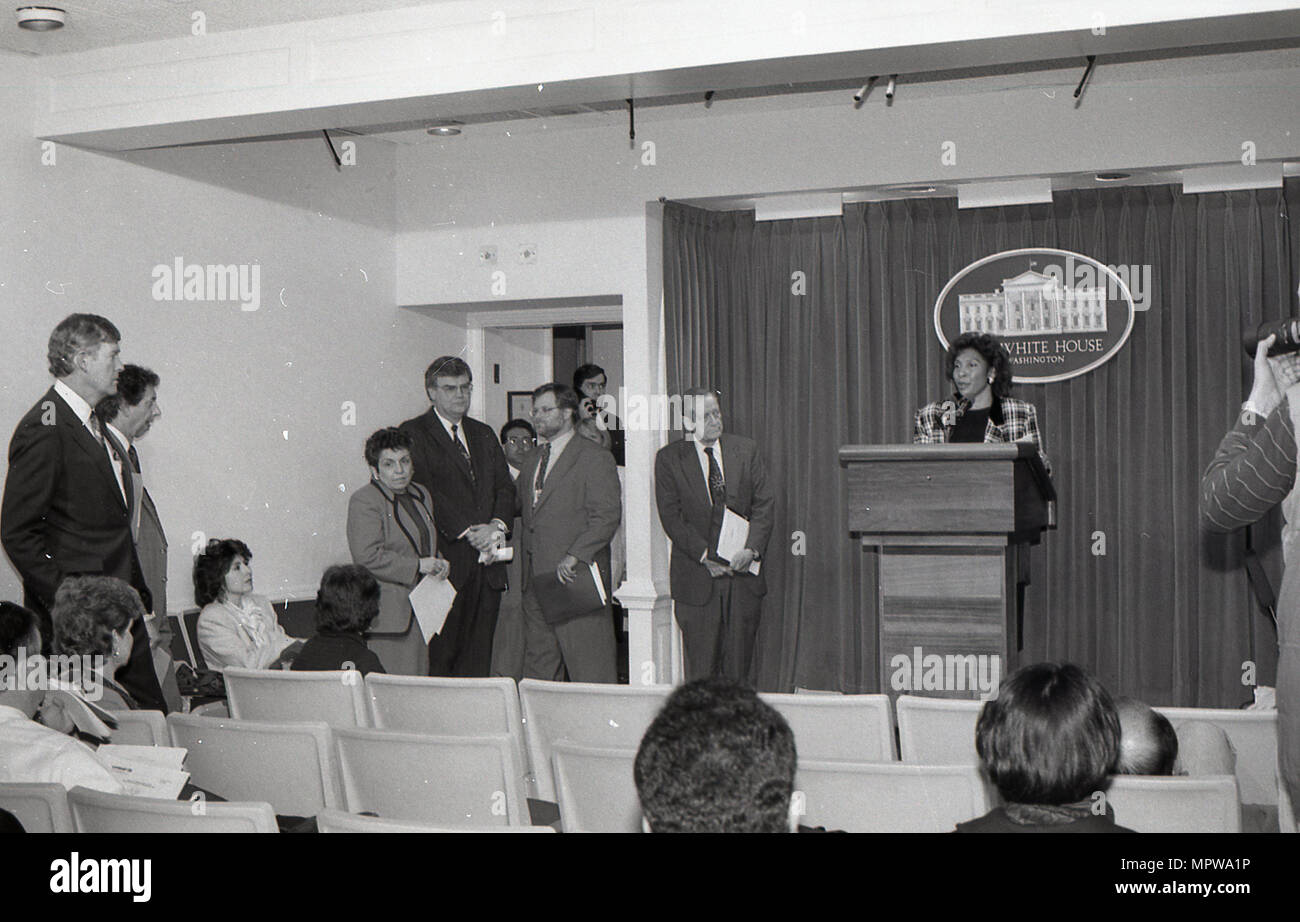 President bill clinton team meeting hi-res stock photography and images ...