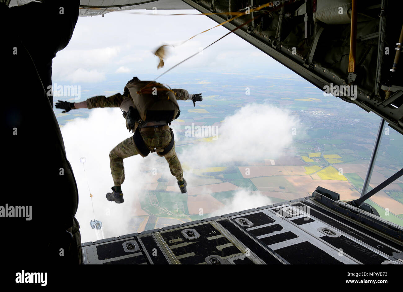 A U.S. Air Force Air Commando, assigned to the 321st Special Tactics ...