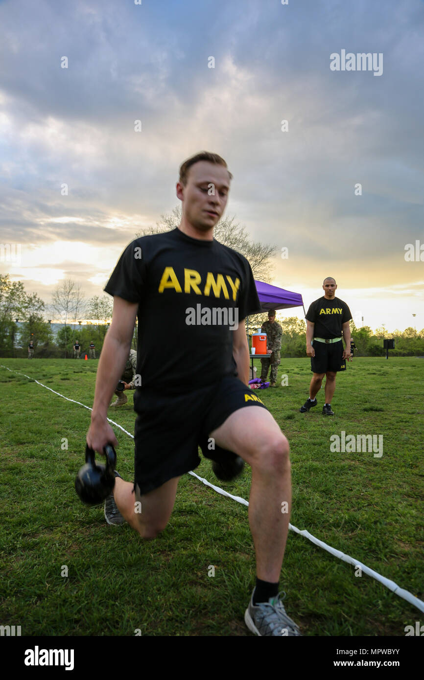 100 meter weighted lunges hi-res stock photography and images - Alamy