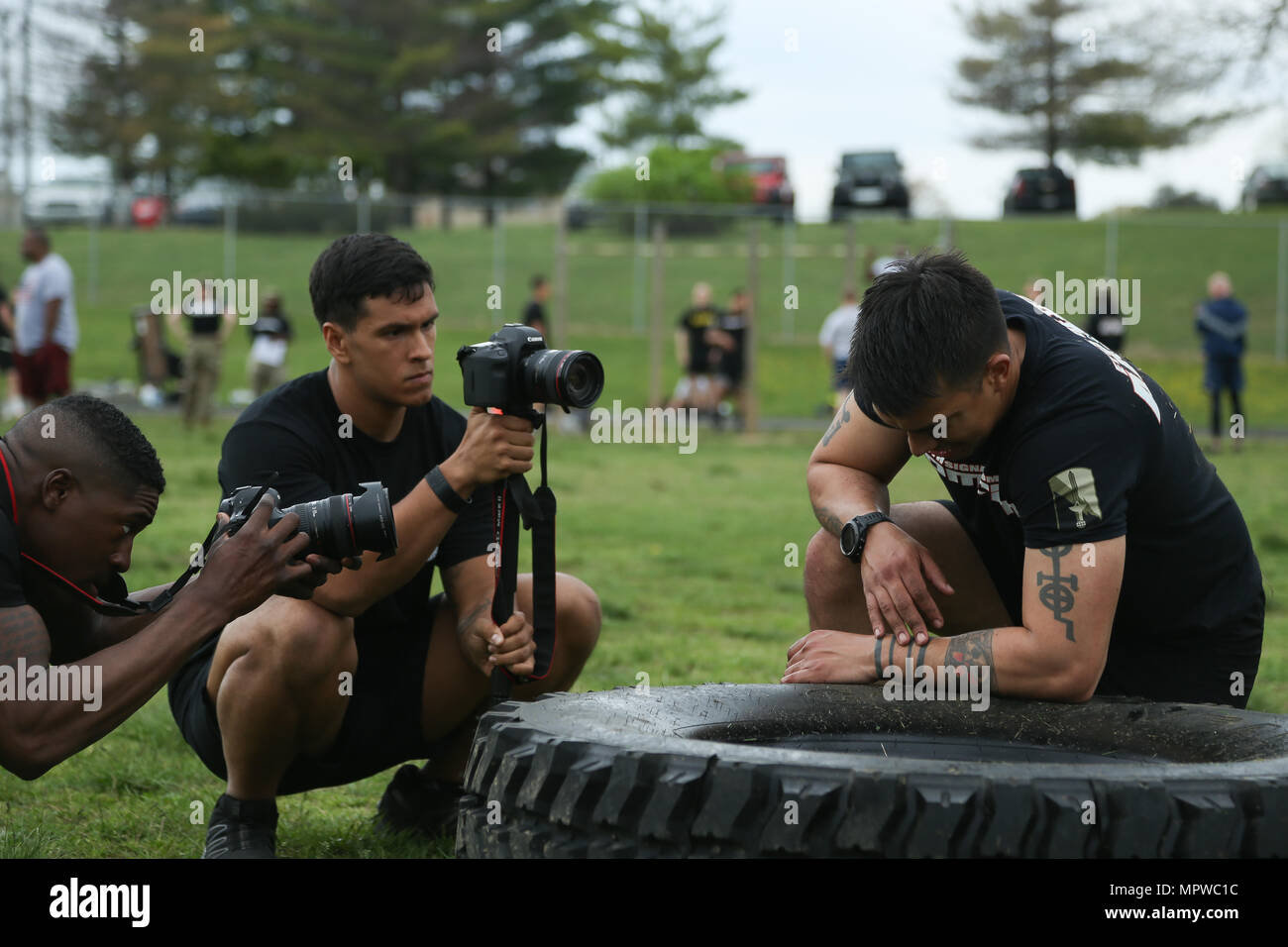 100 meter tire flips hi-res stock photography and images - Alamy