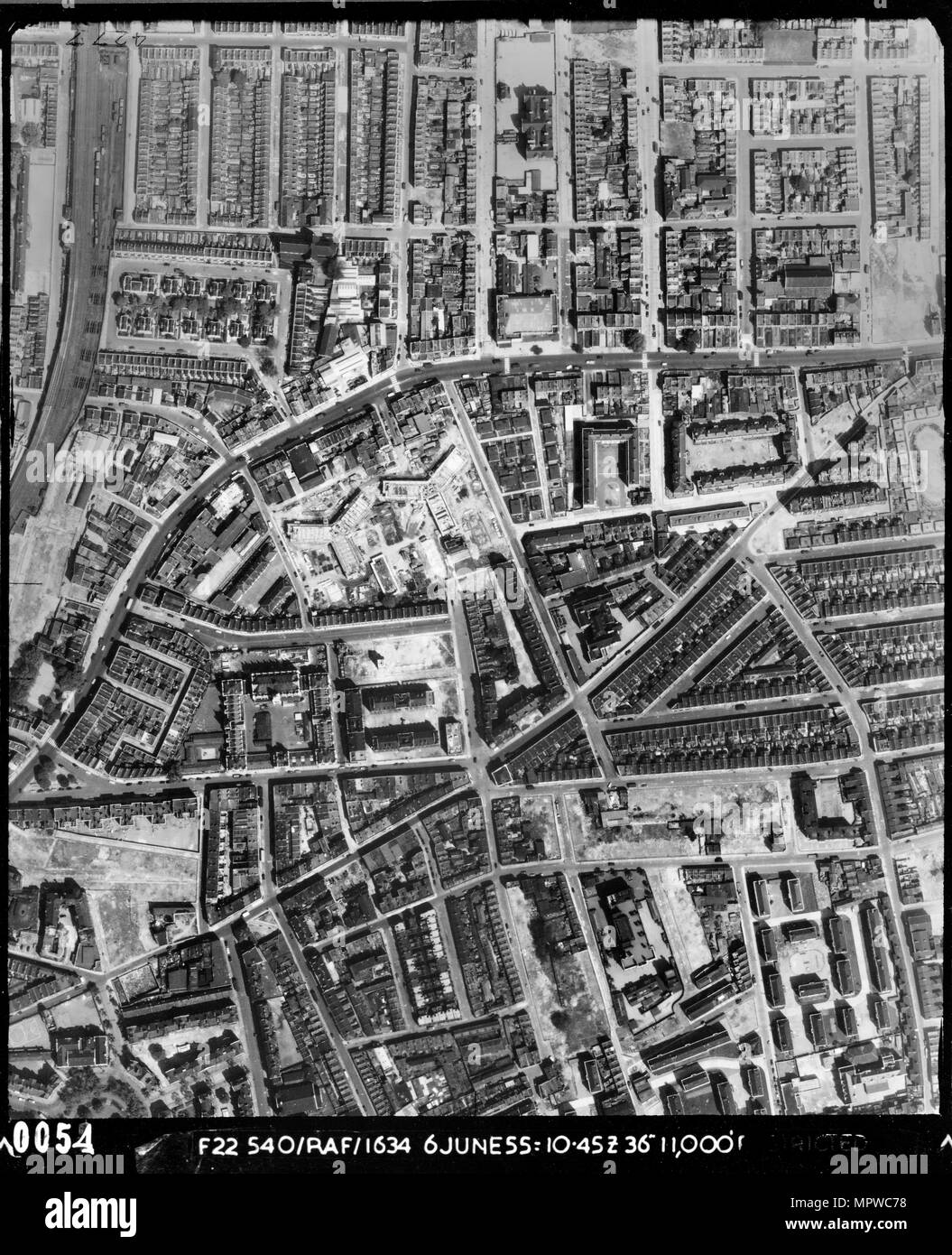 East end london buildings 1950s hi-res stock photography and images - Alamy