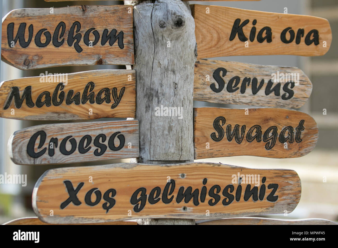 Welcome signs languages hi-res stock photography and images - Alamy