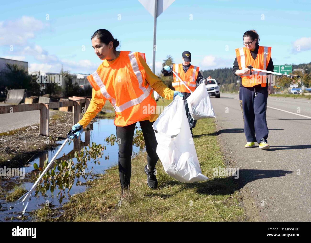 170421-N-VH385-018 BREMERTON, Wash., (April 21, 2017) – Sailors ...