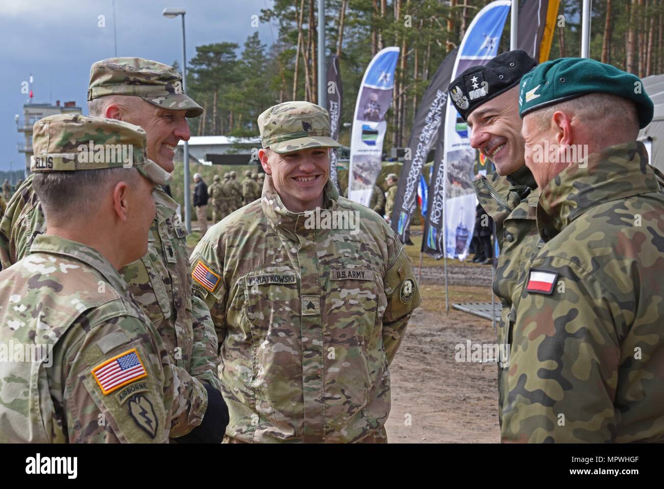 2 2cr hi-res stock photography and images - Alamy