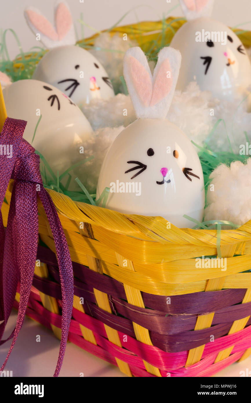 Easter bunny in basket hi-res stock photography and images - Alamy