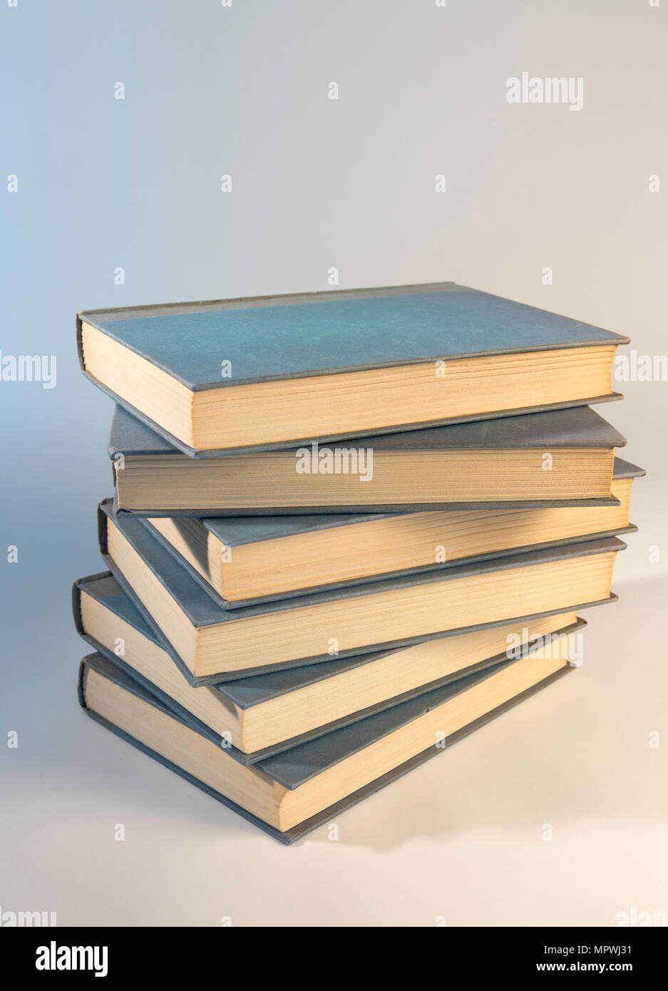 Stacked books hi-res stock photography and images - Alamy