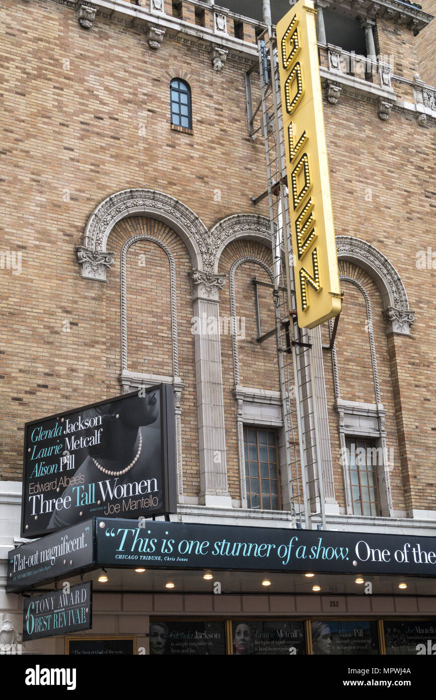 The golden theatre new york hi-res stock photography and images - Alamy