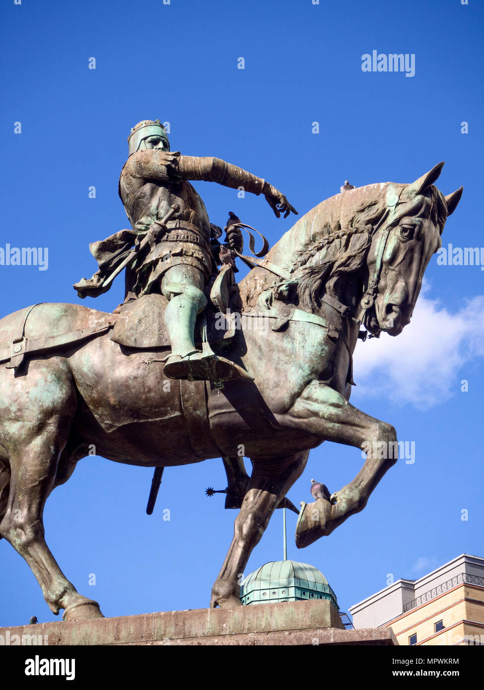 Statue of Edward the Black Prince on horseback in City Square Leeds ...