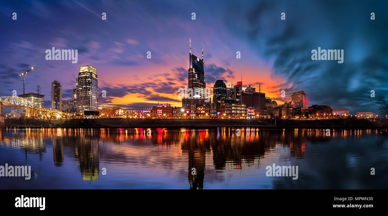 City buildings downtown skyline sunset hi-res stock photography and ...