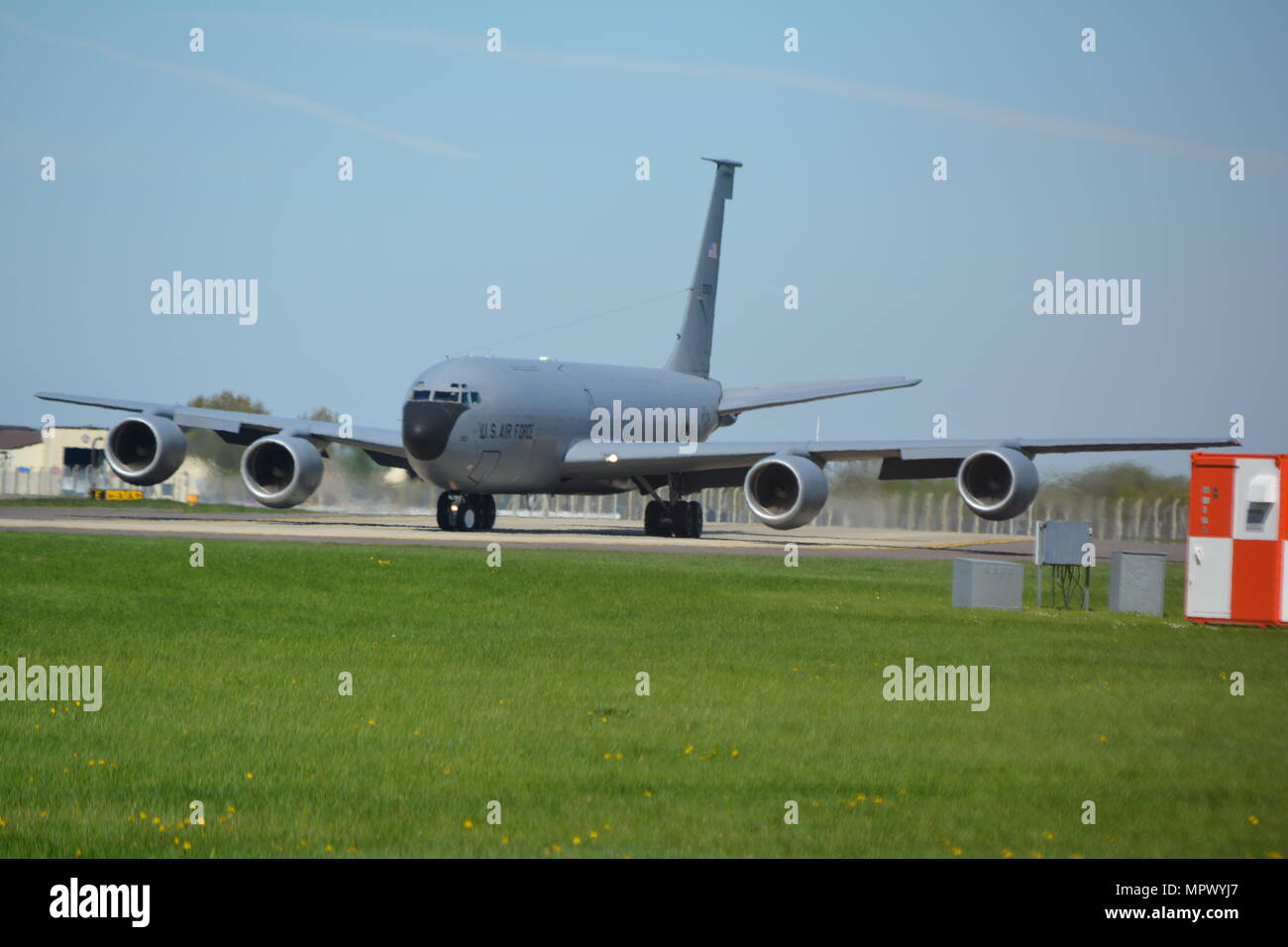 Takeoff sequence hi-res stock photography and images - Alamy