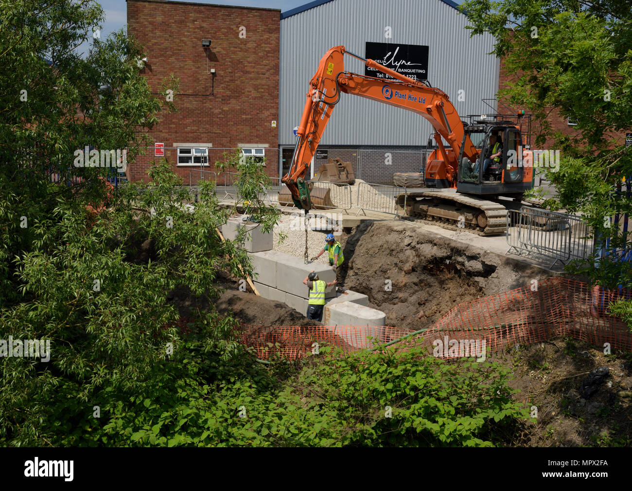 360 degree tracked excavator hi-res stock photography and images - Alamy