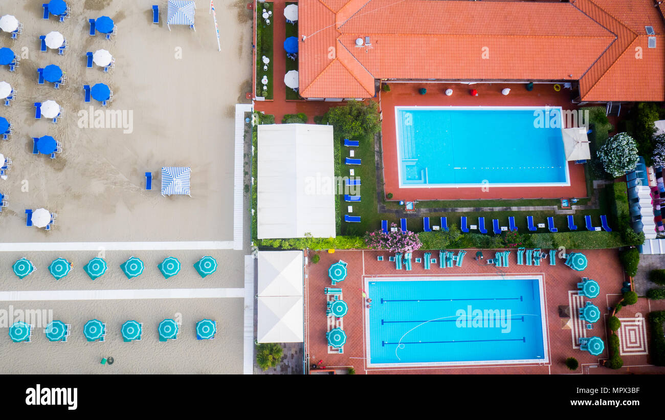 Aerial view of swimming pool hi-res stock photography and images - Alamy