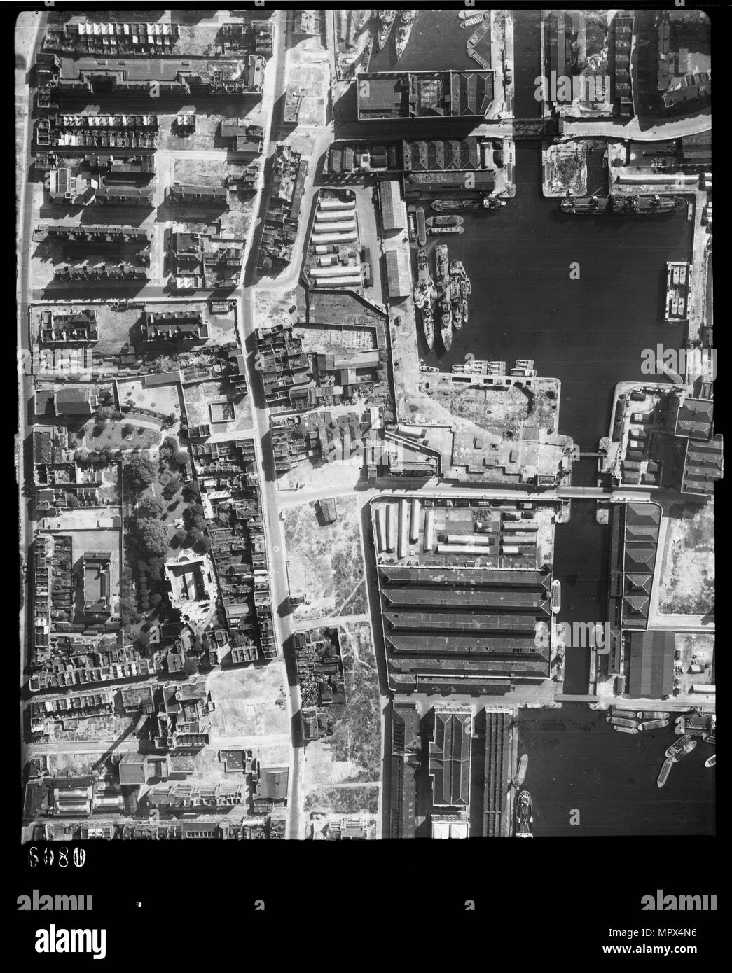 Wapping london docks Black and White Stock Photos & Images - Alamy