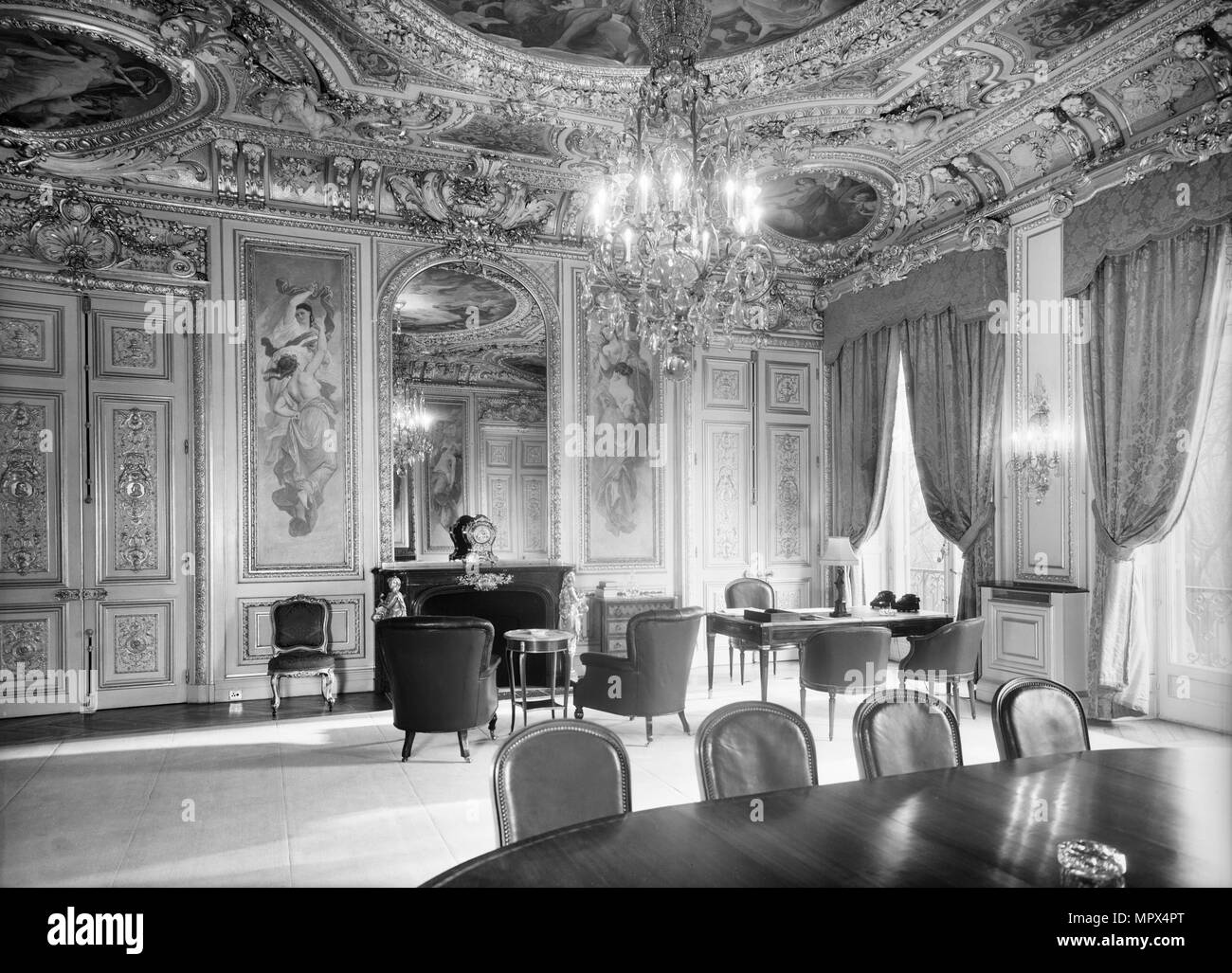 British embassy paris hi-res stock photography and images - Alamy