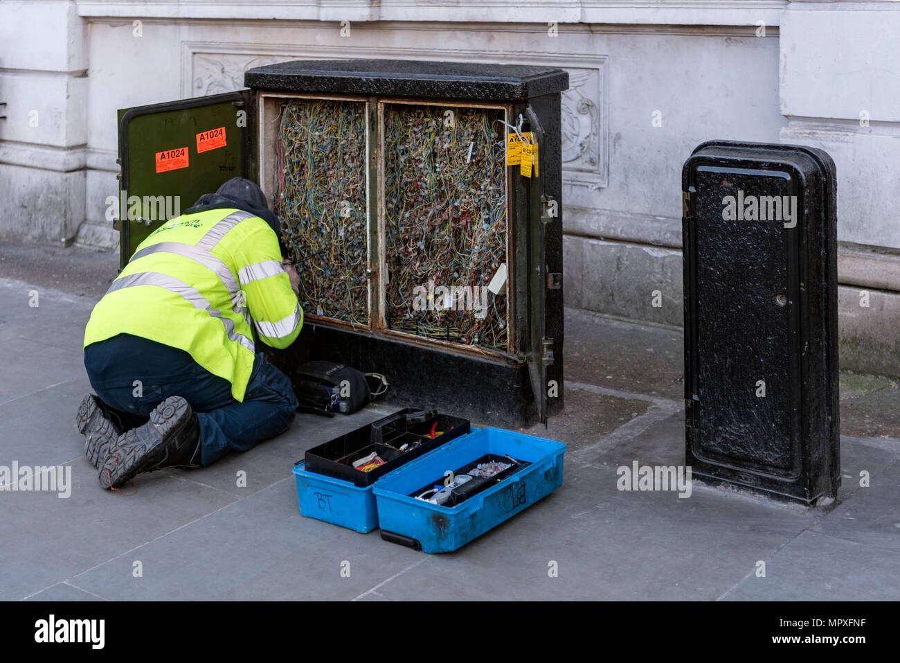 Telephone engineer hi-res stock photography and images - Alamy