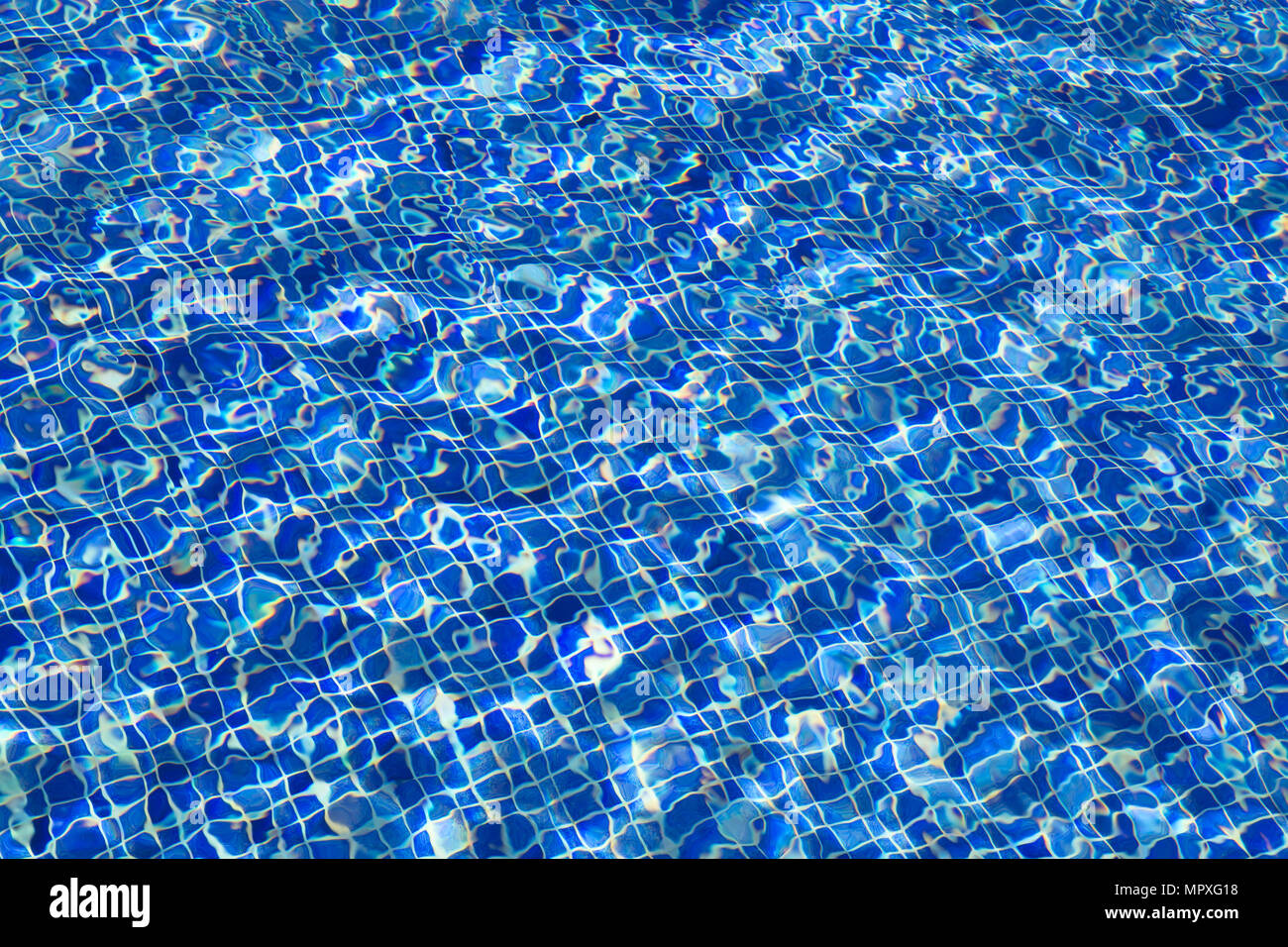 beautiful clear pool water reflecting in the sun Stock Photo - Alamy