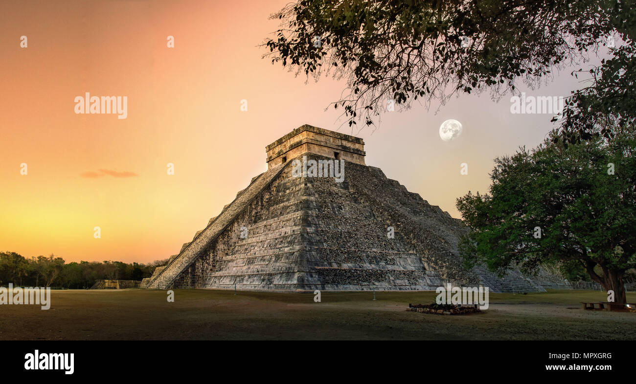 Mayan ruins sunset High Resolution Stock Photography and Images - Alamy