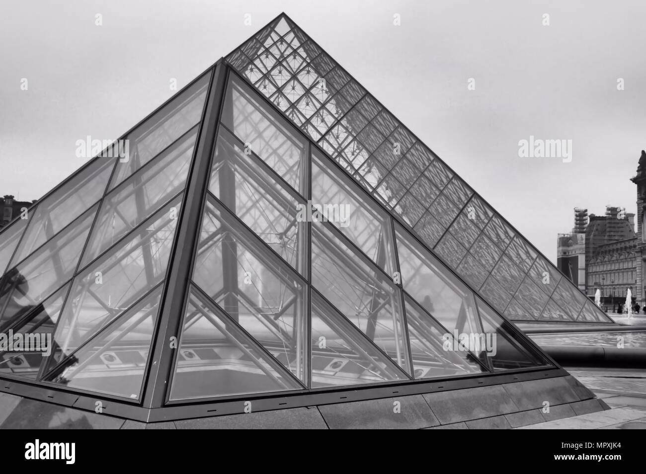Louvre pyramid black white hi-res stock photography and images - Alamy