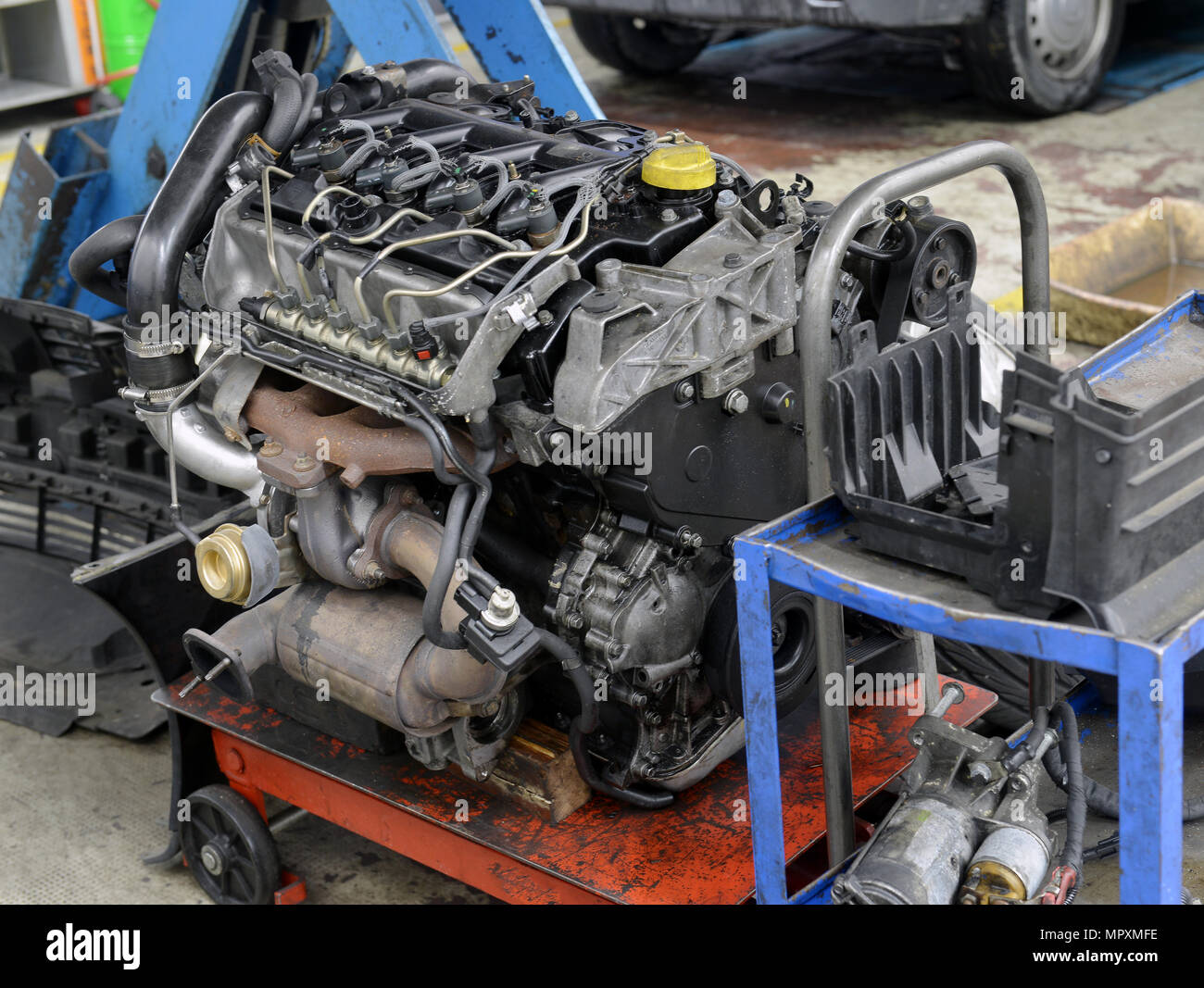 Engine repair shop hi-res stock photography and images - Alamy