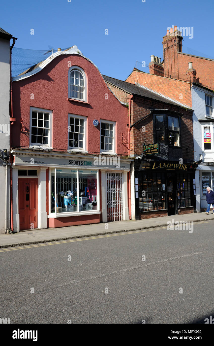 Shops in high street hi-res stock photography and images - Alamy