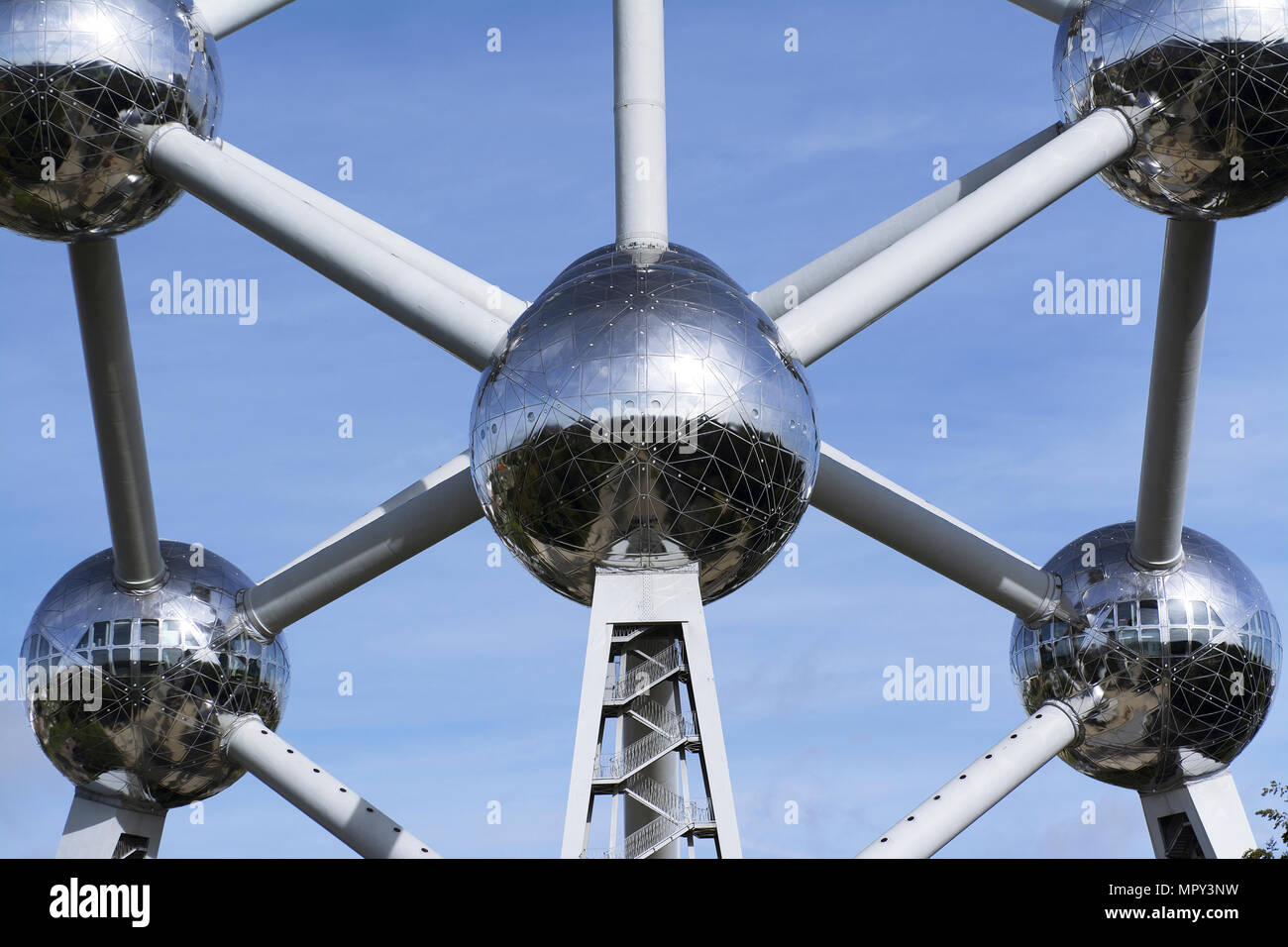 Atomium structure hi-res stock photography and images - Alamy
