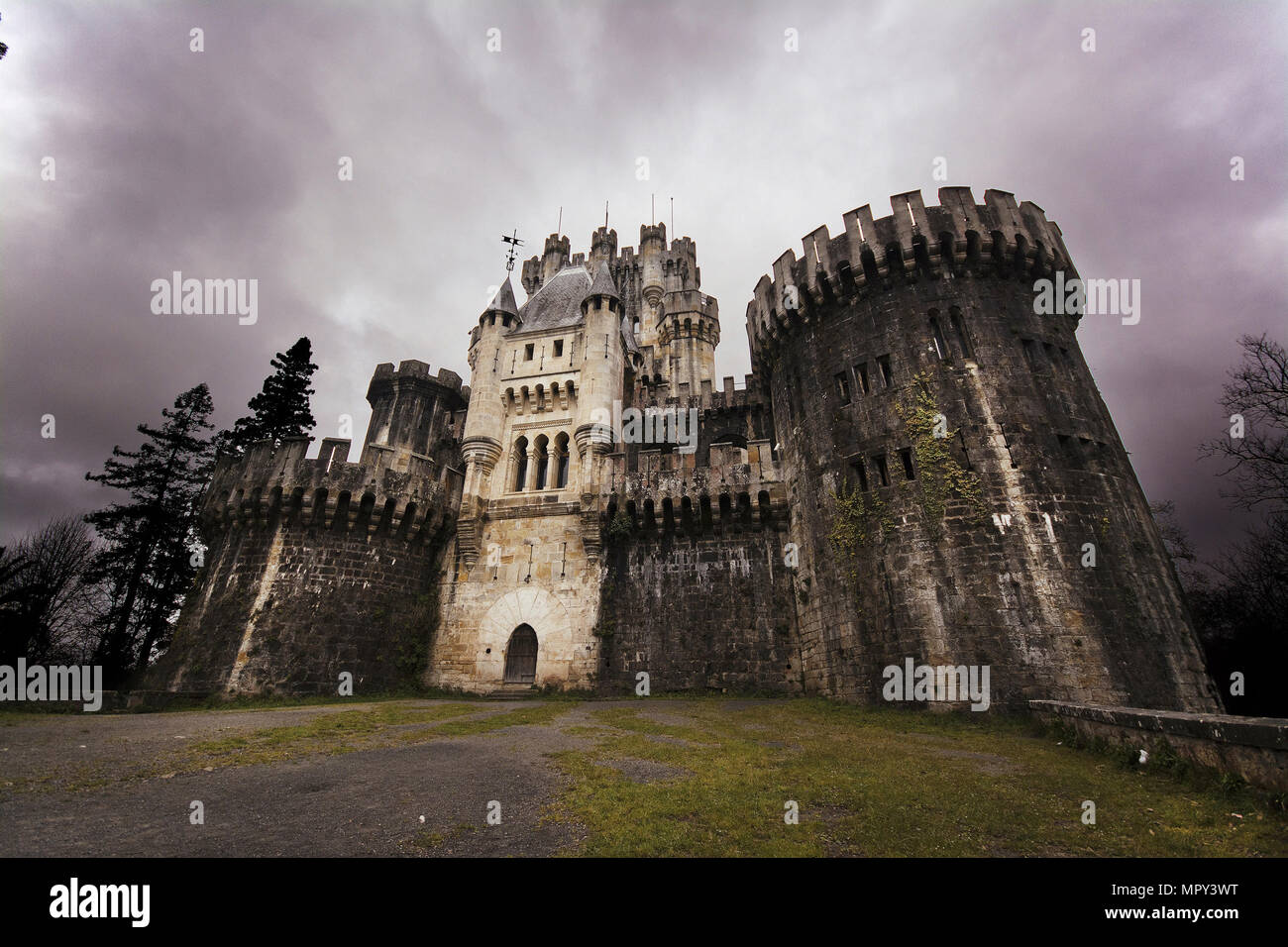 Low angle view castle hi-res stock photography and images - Alamy