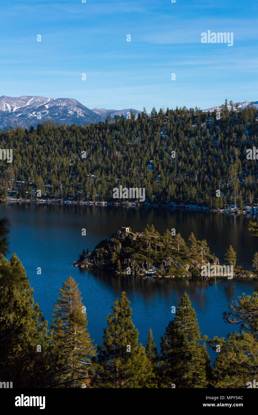 Calm lake trees blue sky hi-res stock photography and images - Alamy
