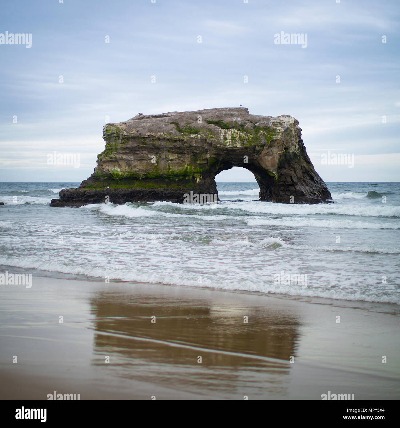 Sea shore arch hi-res stock photography and images - Alamy