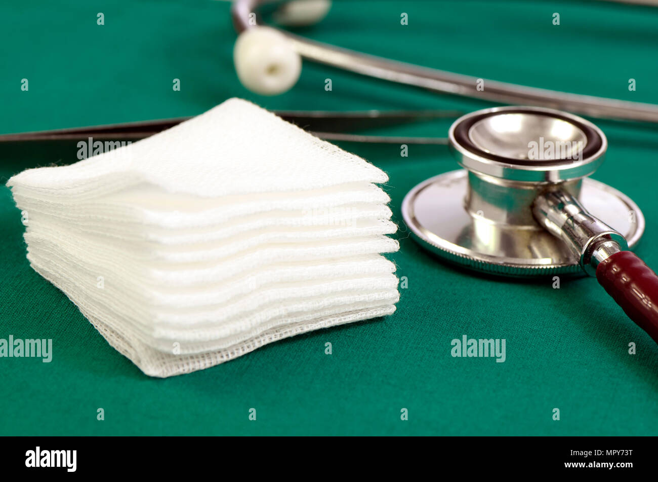 Sterile cloth hi-res stock photography and images - Alamy