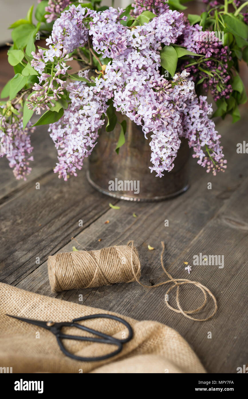 String of flowers hi-res stock photography and images - Alamy