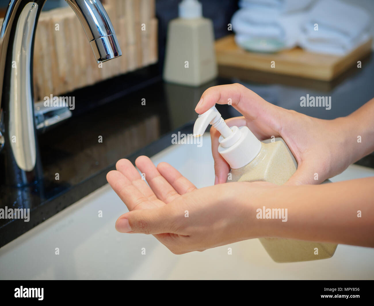 Closeup woman pressing the liquid soap to her hand Stock Photo - Alamy