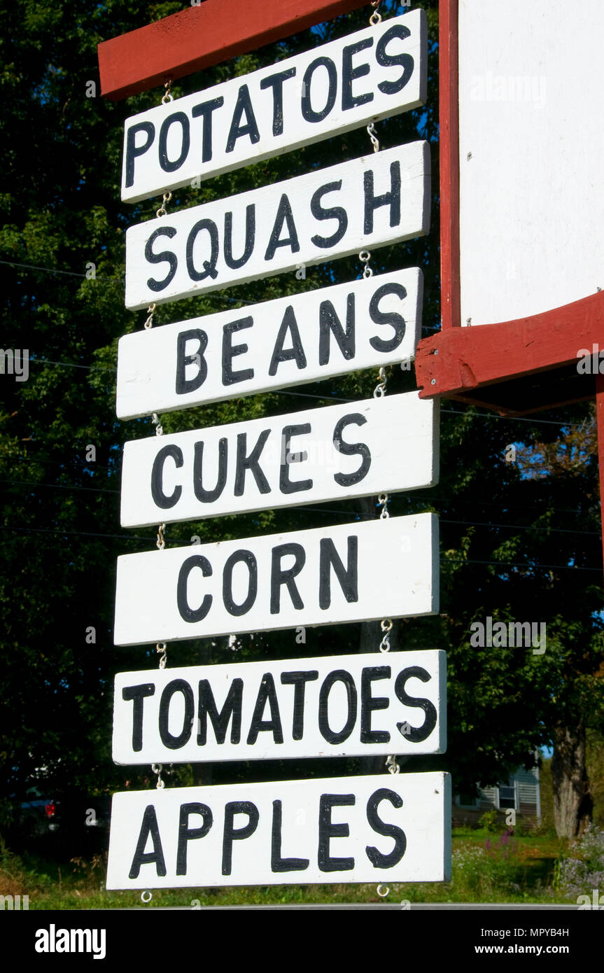 Produce stand sign, Warren, Maine Stock Photo - Alamy