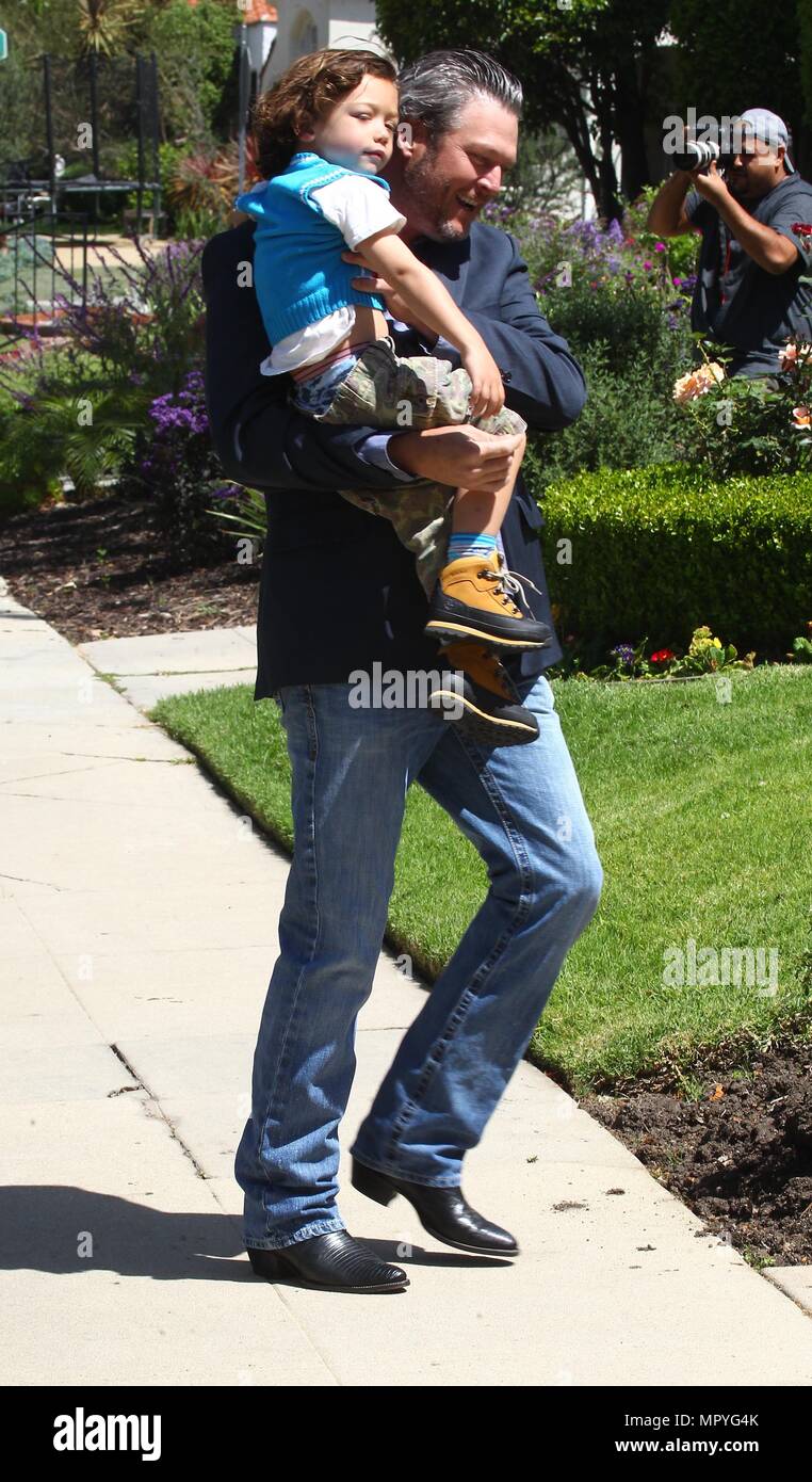 Gwen Stefani and Blake Shelton take the kids to church in Los Angeles ...