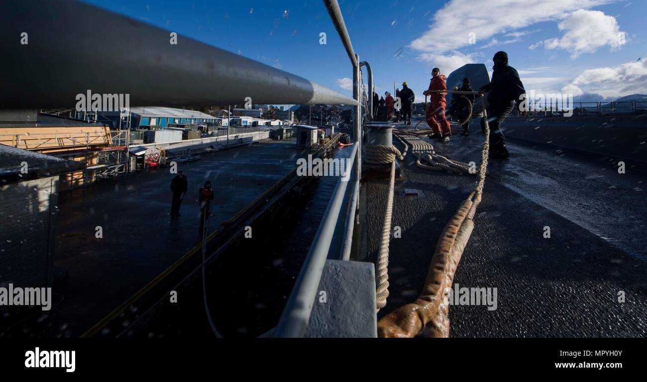Mooring line damage hi-res stock photography and images - Alamy