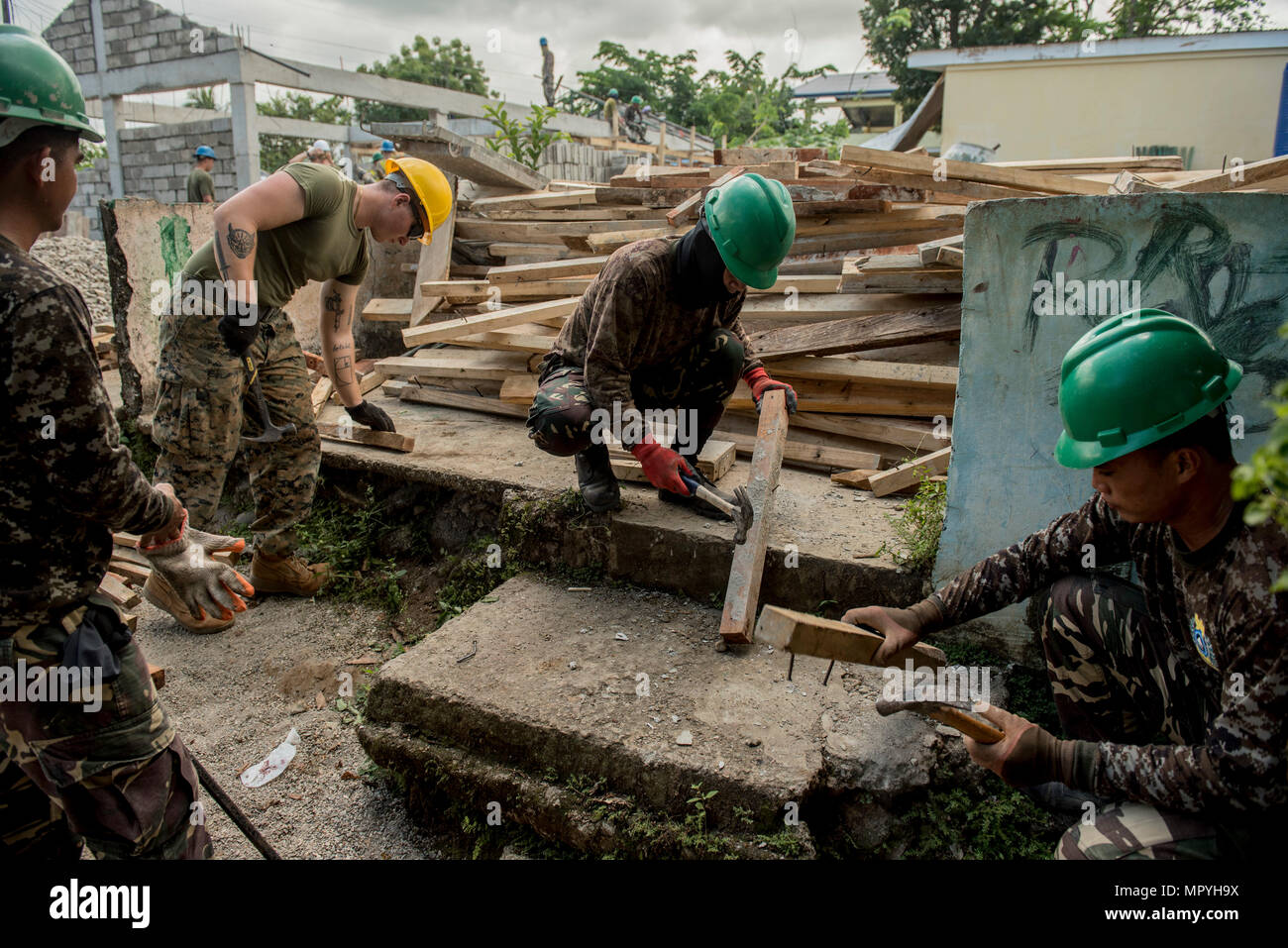 Armed philippines army engineers from hi-res stock photography and ...