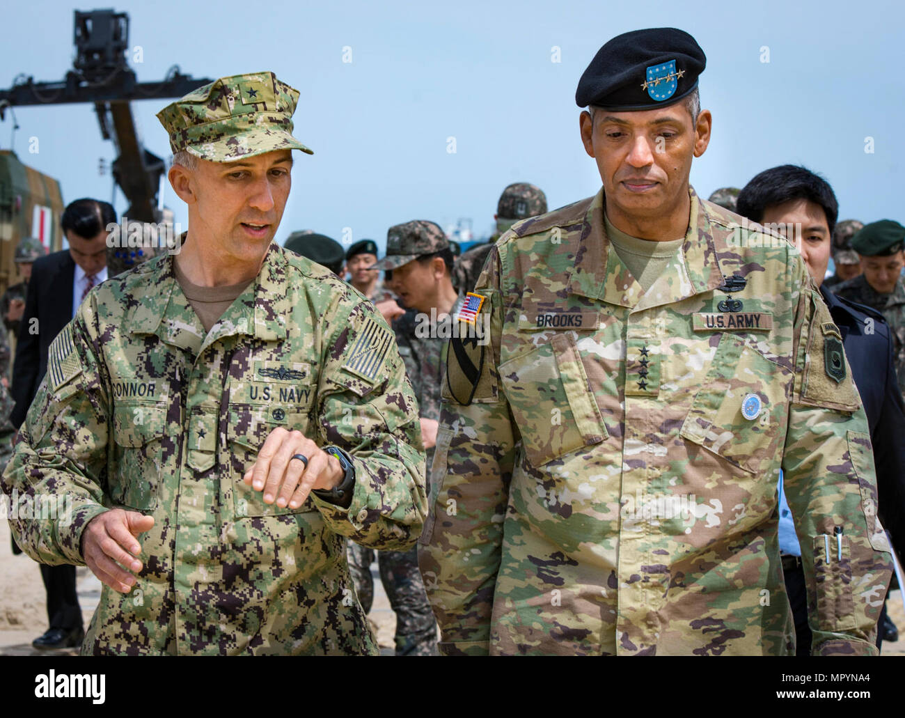 Commander of expeditionary strike group esg 3 hi-res stock photography ...