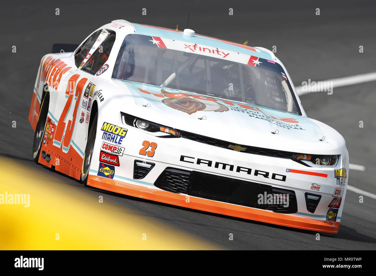 Concord, North Carolina, USA. 24th May, 2018. Chase Elliott (23) brings ...