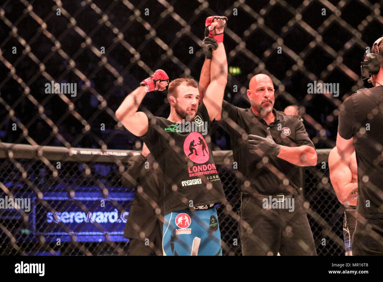 Mike Shipman defeats Carl Noon Credit: Dan Cooke Stock Photo - Alamy