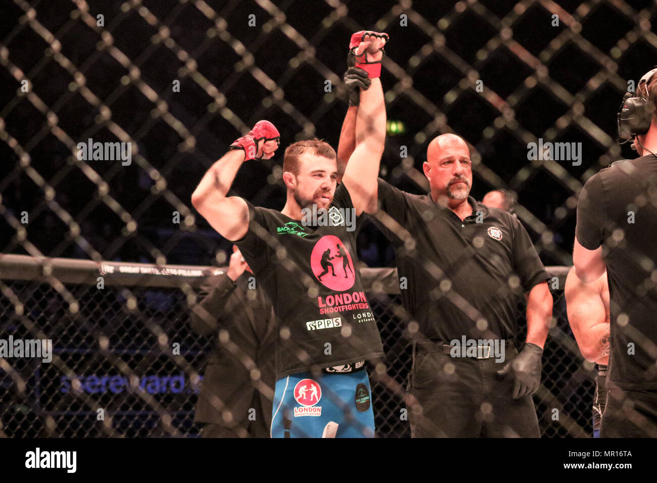 Mike Shipman defeats Carl Noon Credit: Dan Cooke Stock Photo - Alamy