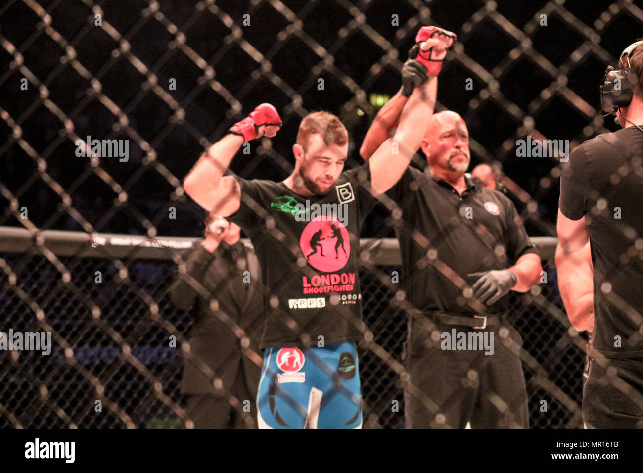 Mike Shipman defeats Carl Noon Credit: Dan Cooke Stock Photo - Alamy