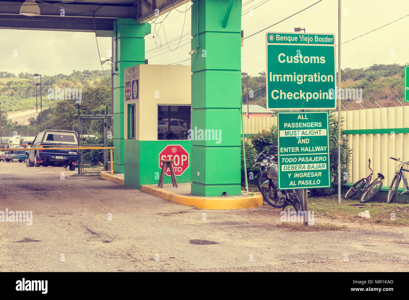 Border signs hi-res stock photography and images - Alamy