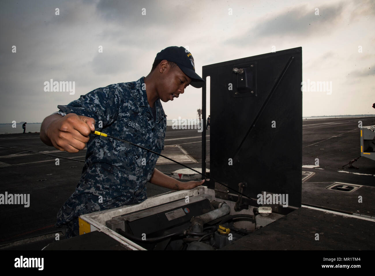 USS Dwight D. Eisenhower (CVN 69) is a Nimitz-class aircraft carrier of ...