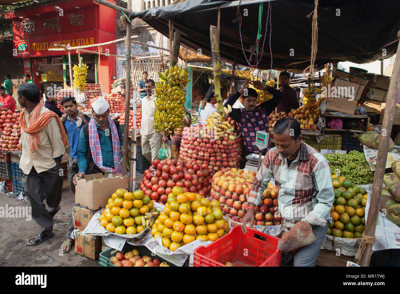 India, Bihar, Gaya, The central fruit market Stock Photo - Alamy