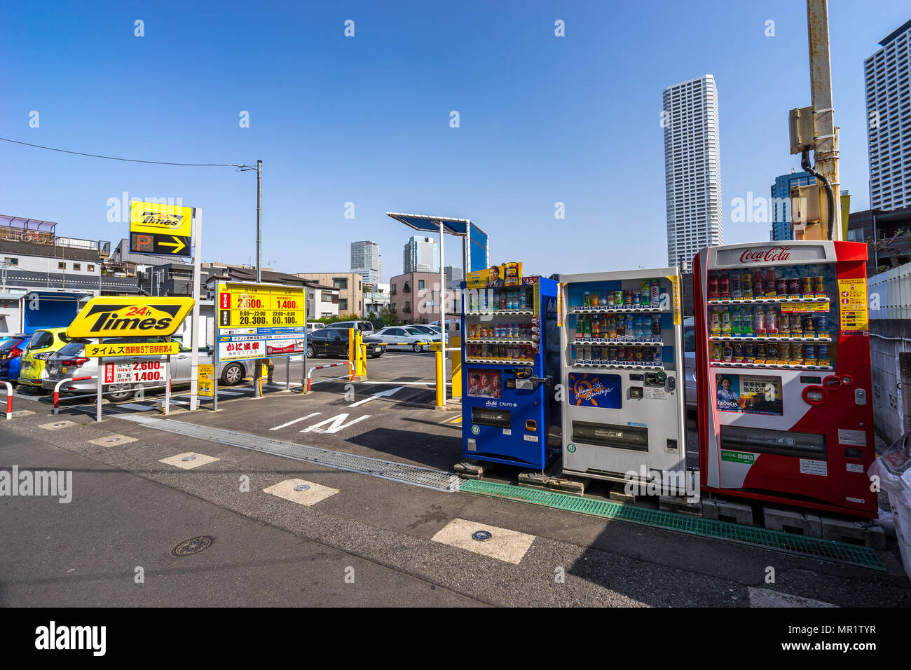 Japanese vending machines hi-res stock photography and images - Alamy