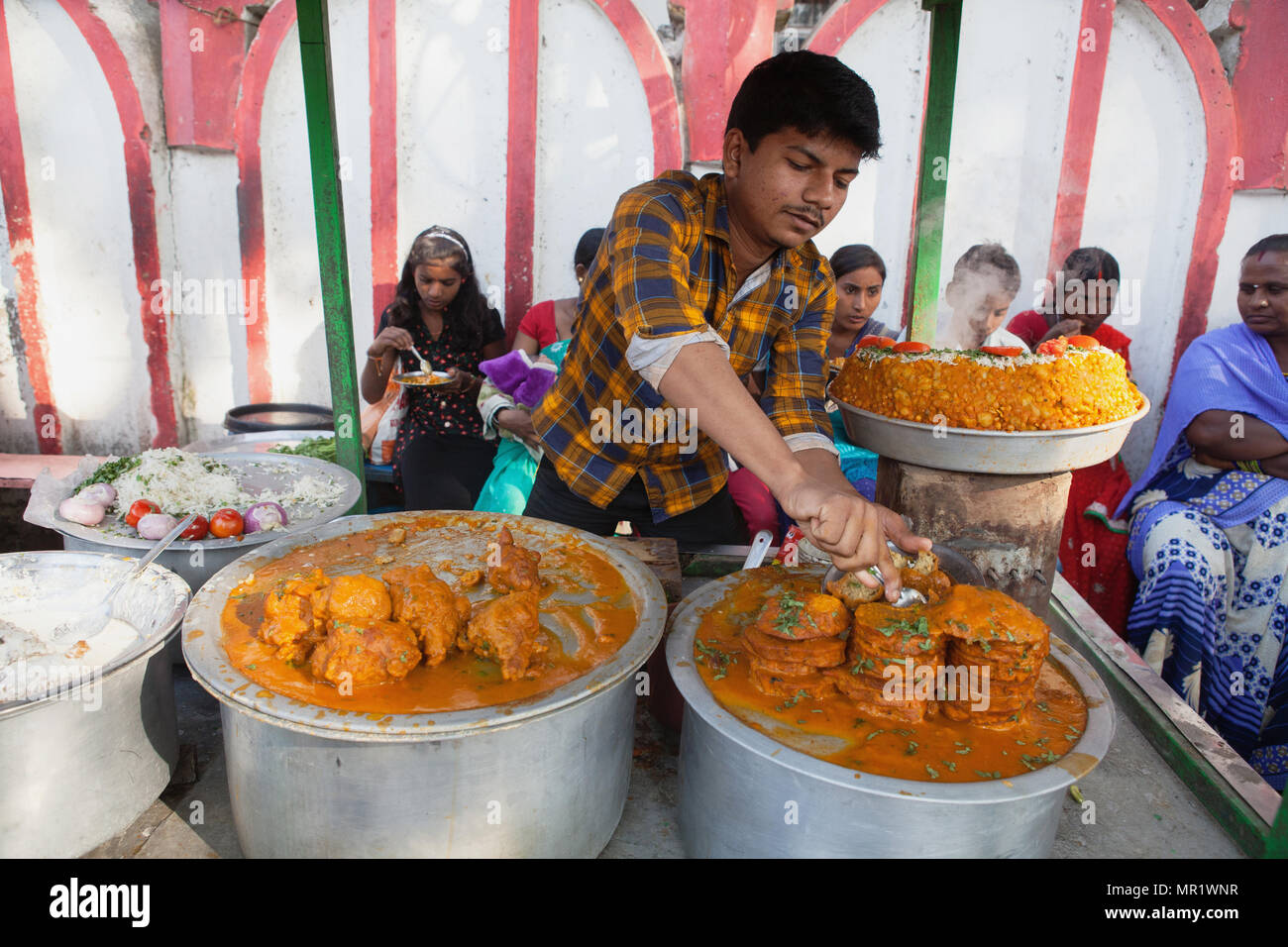 India, Bihar, Bodhgaya, Street food vendor in Bodh Stock Photo - Alamy